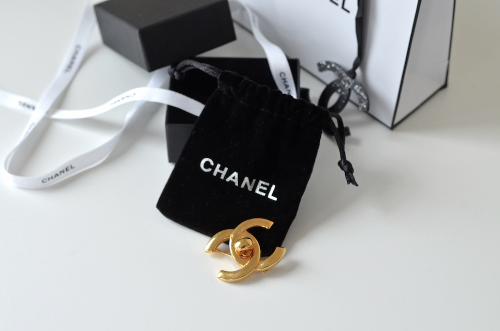 Chanel Brosche - über die ewige Suche - amour de soi by Tina Carrot